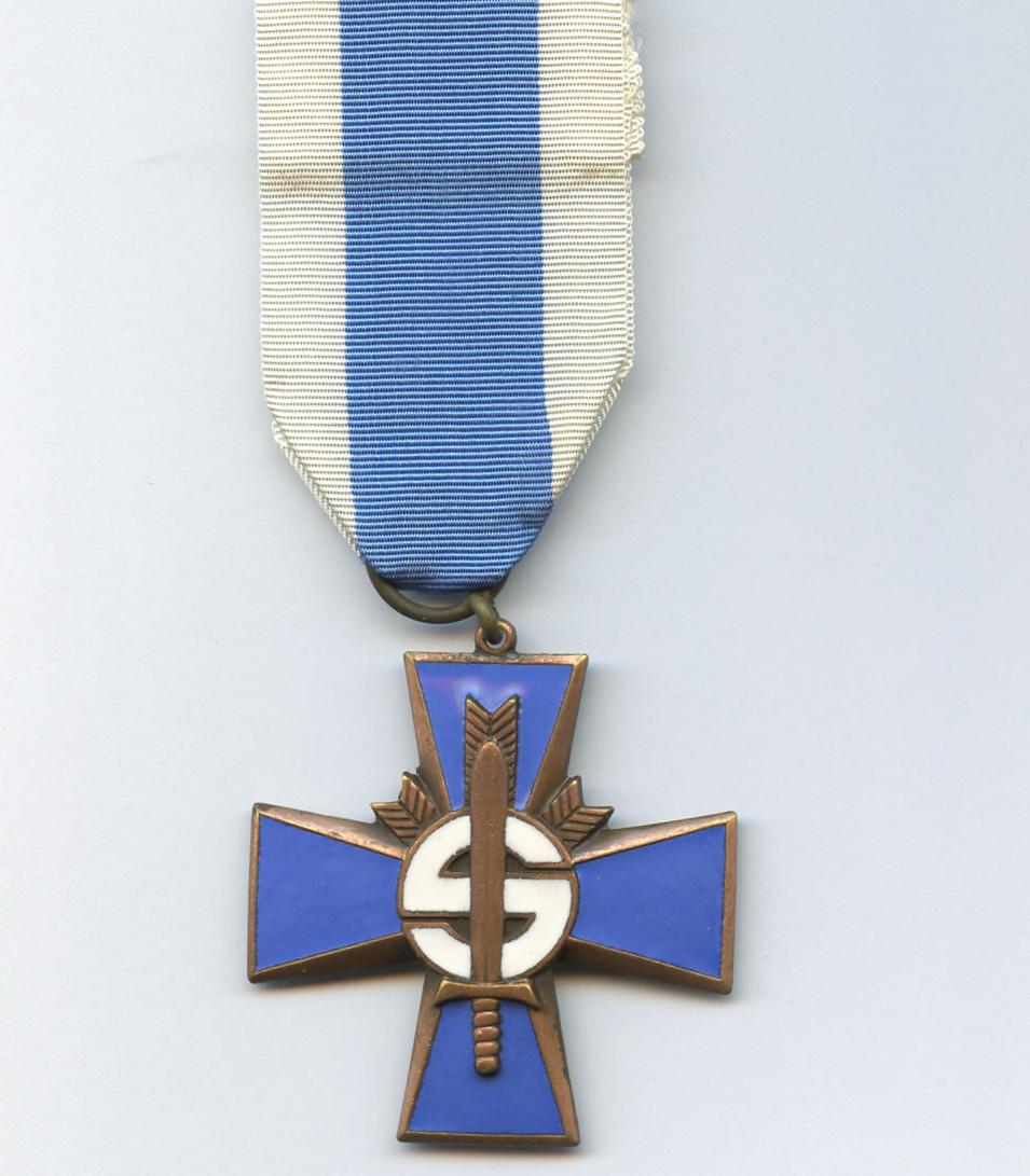 Sininen risti (1967). - Holmasto