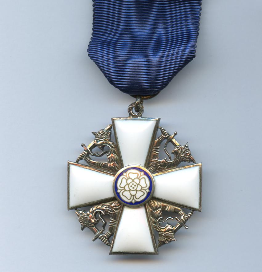 Suomen Valkoisen Ruusun ritarimerkki. - Holmasto