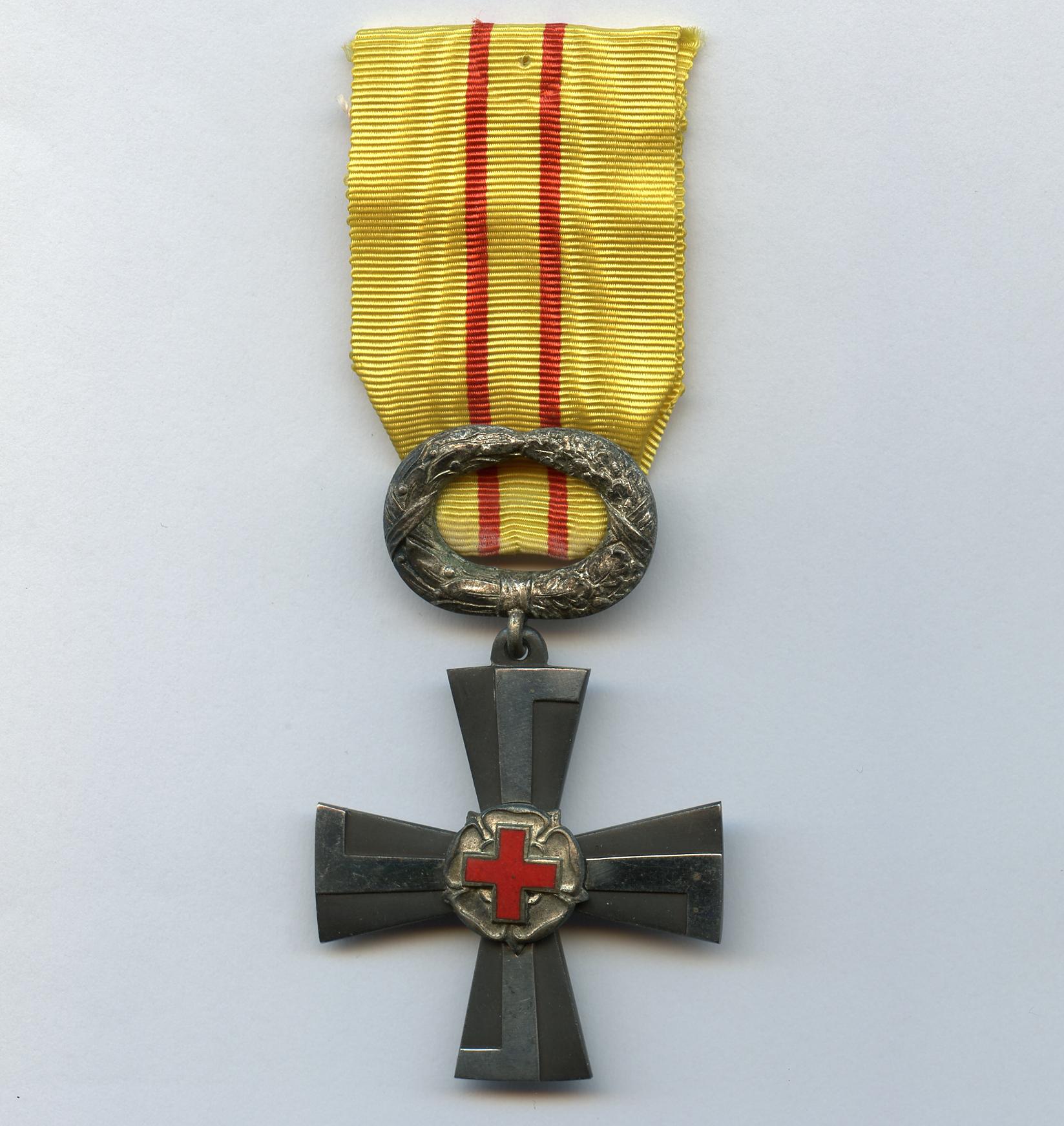 Vapaudenristi 4 luokka 1941 Punaisen ristin merkein - Holmasto