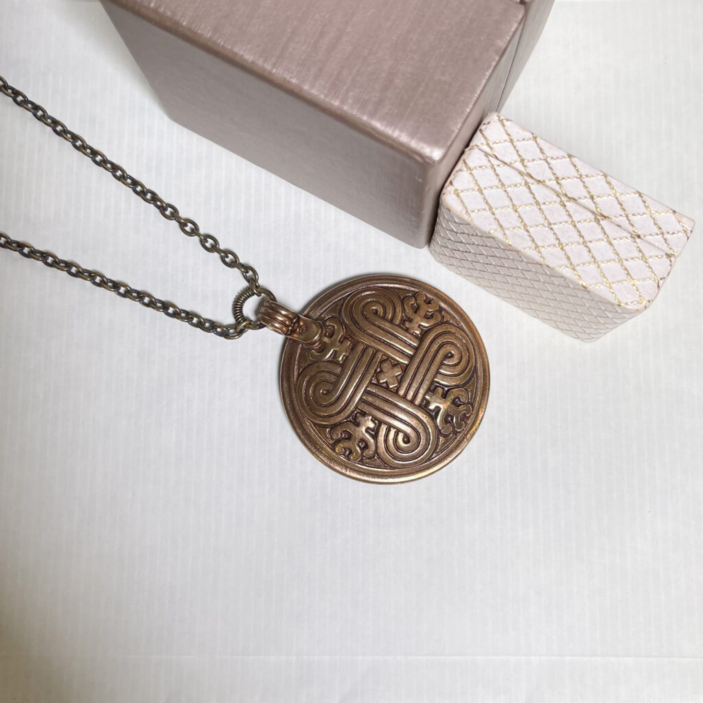 KALEVALA Hannunvaakuna- kaulakoru - Holmasto