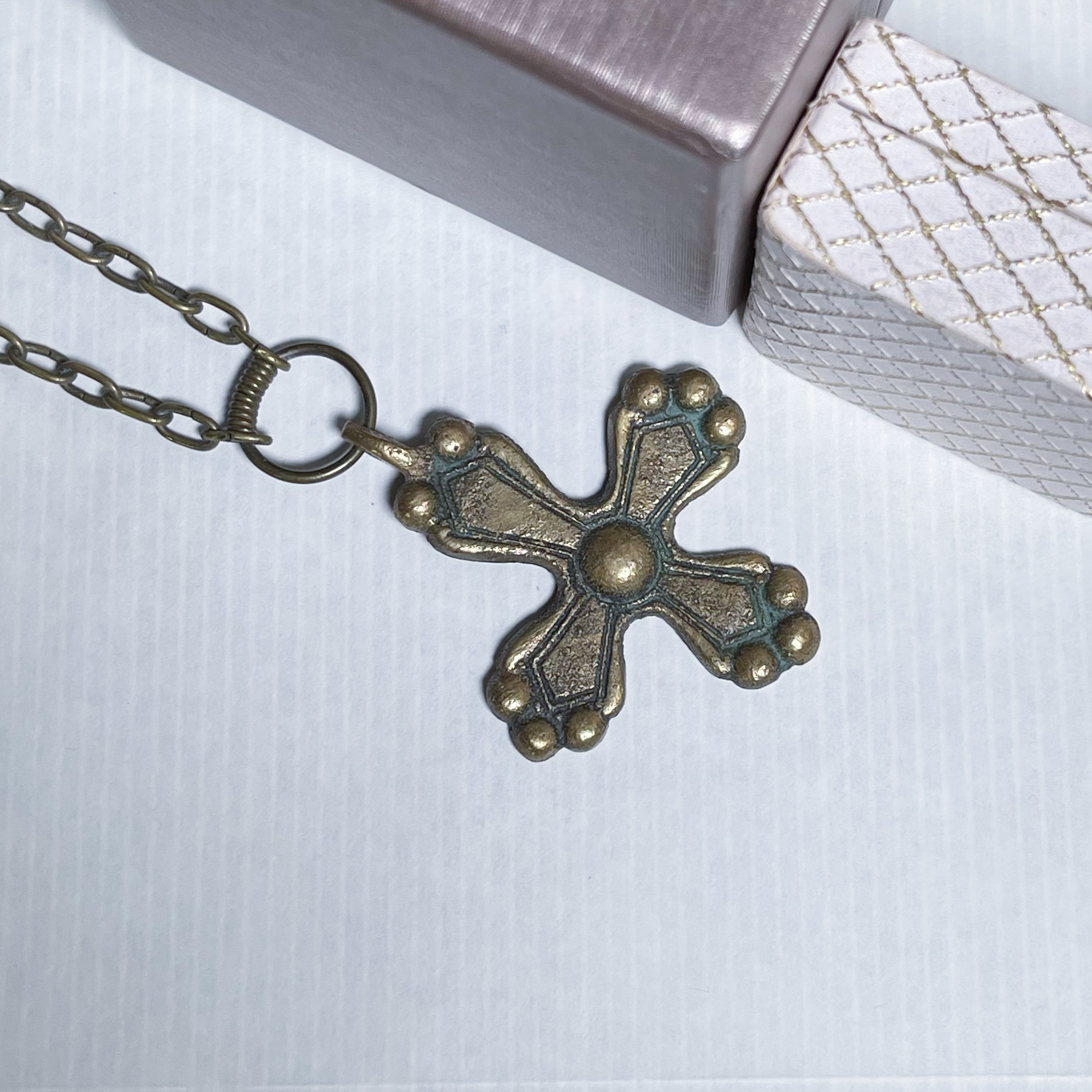 KALEVALA Kaukolan risti- kaulakoru - Holmasto