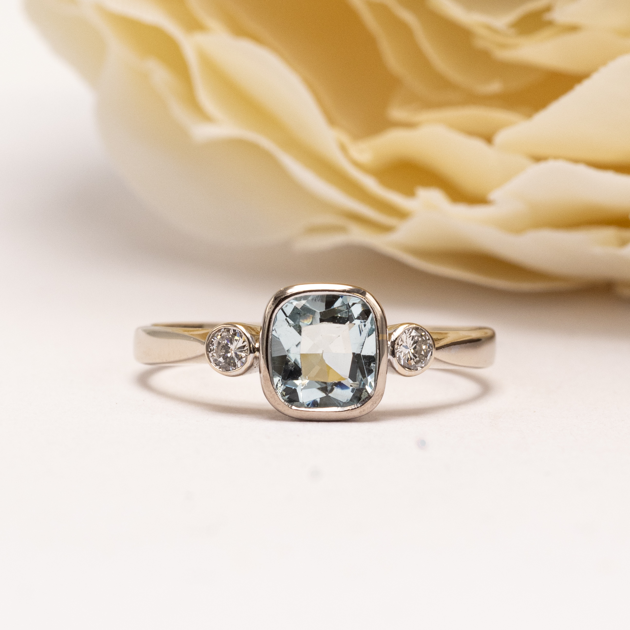 Akvamariini- timanttisormus 0,70 + 0,09 ct - Holmasto